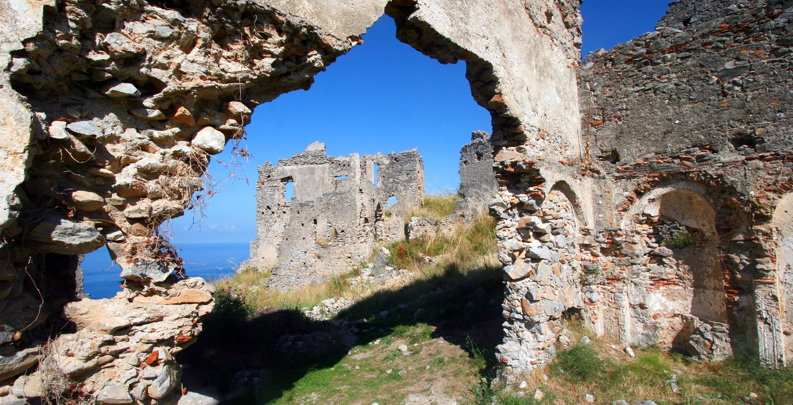 Visita Al Borgo Fantasma Di Cirella Vecchia Tra Ruderi E Mare