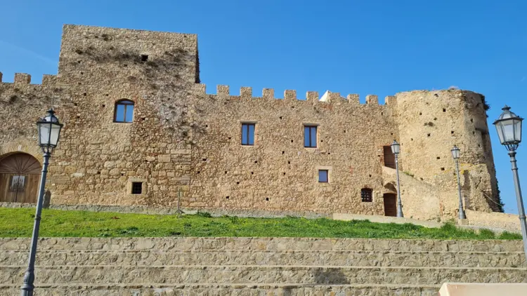 Una giornata a Strongoli tra mare, storia e assaggi gourmet | Calabria ...