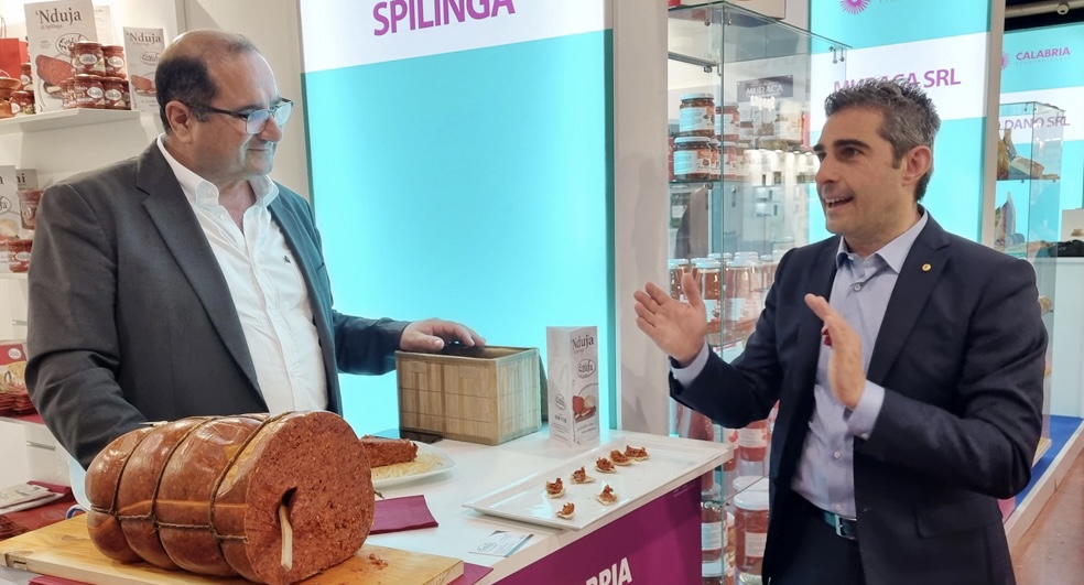 Cibus Parma, Mayor Pizzarotti visits the Regione Calabria stand ...